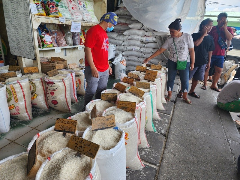 Pedagang Pasar Ramai-Ramai Teriak Harga Beras Mencekik Pedagang Pasar Ramai-Ramai Teriak Harga Beras Mencekik