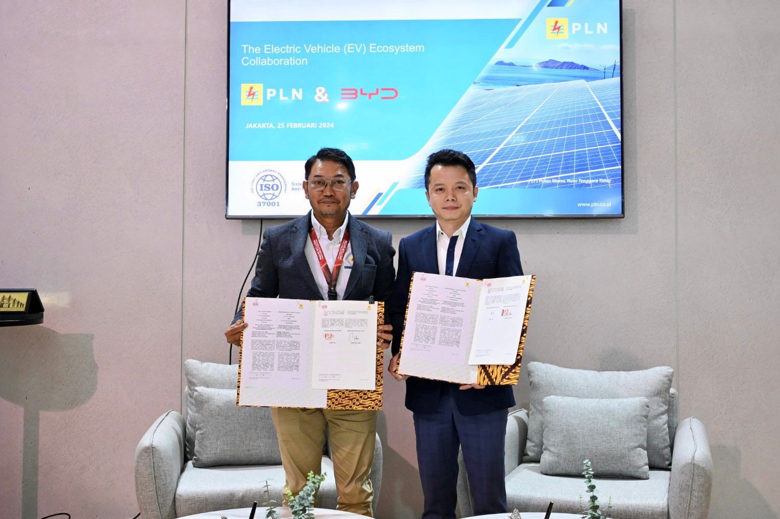 PLN dan BYD Kerja Sama Sediakan Layanan Home Charging PLN dan BYD Kerja Sama Sediakan Layanan Home Charging