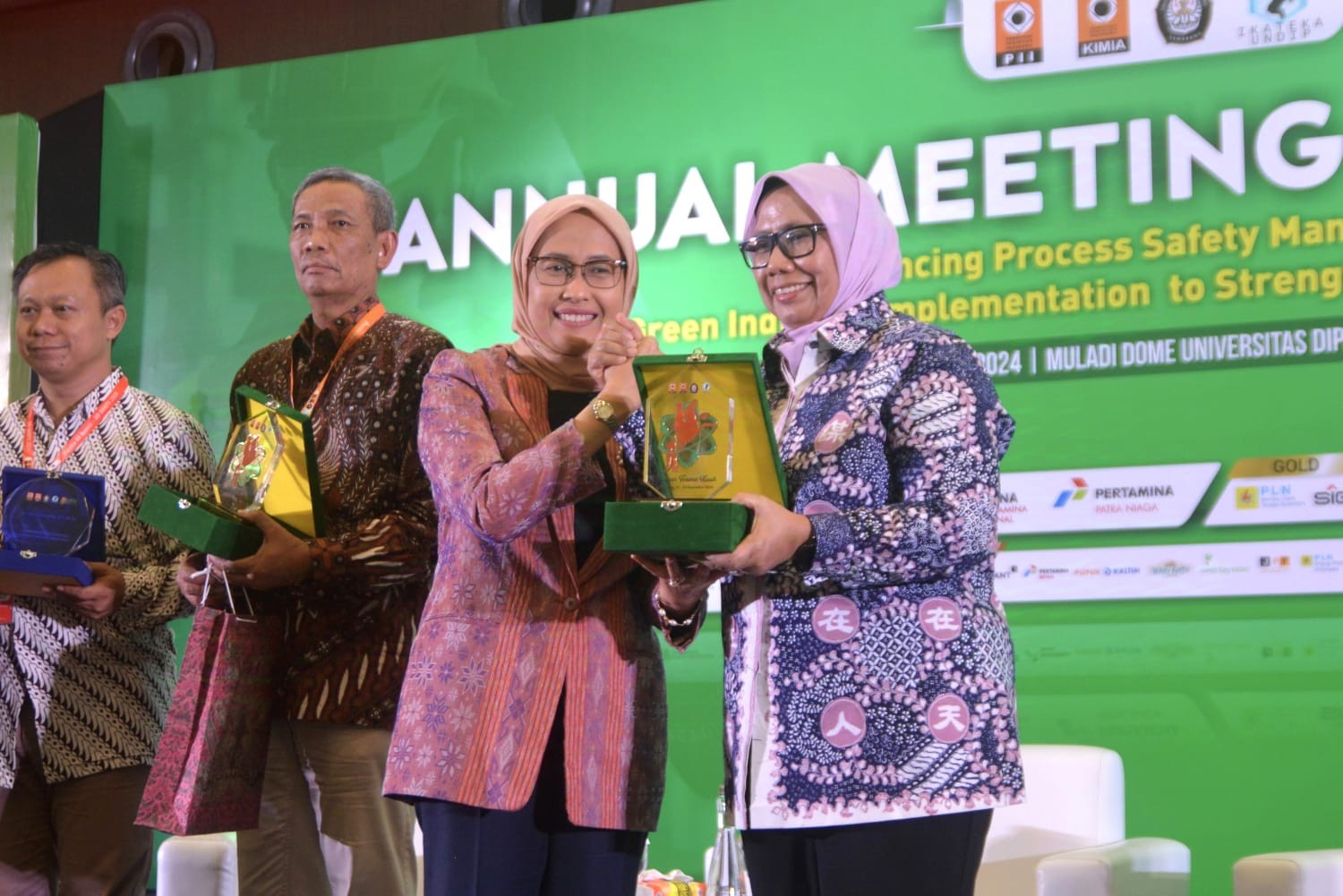 Semen Indonesia (SMGR) Gencarkan Inisiatif Dekarbonisasi Lewat Produksi ... Semen Indonesia (SMGR) Gencarkan Inisiatif Dekarbonisasi Lewat Produksi ...