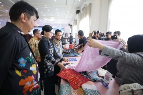 OJK Gelar Edukasi Keuangan ke Pelaku UMKM dan IRT di Gowa Sulsel OJK Gelar Edukasi Keuangan ke Pelaku UMKM dan IRT di Gowa Sulsel