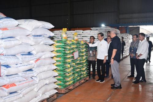 Jokowi Pastikan Stok Beras Aman Selama Ramadan 2024 Jokowi Pastikan Stok Beras Aman Selama Ramadan 2024