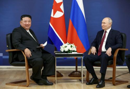 Kim Jong Un Dapat Hadiah Mobil dari Putin Kim Jong Un Dapat Hadiah Mobil dari Putin