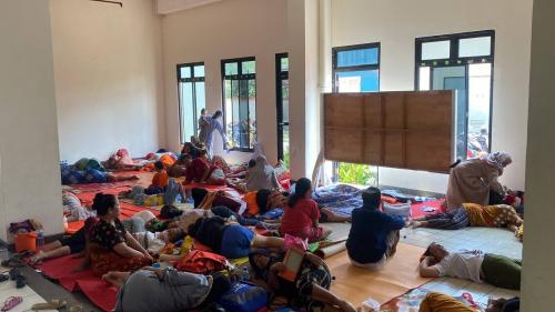 Banjir Mulai Surut, Warga Terdampak di Cilincing Mulai Tinggalkan ... Banjir Mulai Surut, Warga Terdampak di Cilincing Mulai Tinggalkan ...