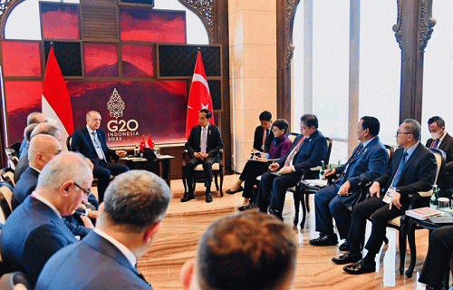 Dampingi Jokowi dalam Pertemuan Bilateral RI-Turki, Prabowo Sambut ... Dampingi Jokowi dalam Pertemuan Bilateral RI-Turki, Prabowo Sambut ...