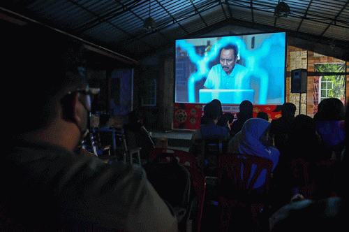 Hidupkan Ekosistem Film di Daerah, Sandiaga Uno Gelar Sinema Keliling Hidupkan Ekosistem Film di Daerah, Sandiaga Uno Gelar Sinema Keliling