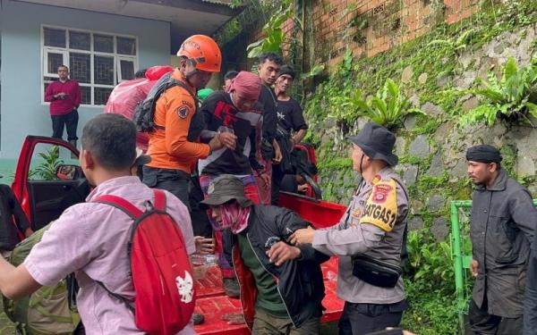 Tim SAR Temukan 13 Pendaki yang Tersesat di Gunung Pangrango, Begini ... Tim SAR Temukan 13 Pendaki yang Tersesat di Gunung Pangrango, Begini ...