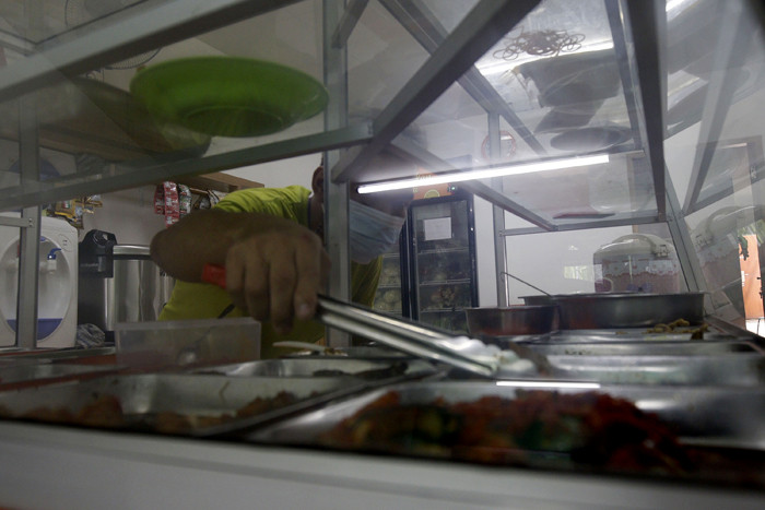 PPKM Level 4 Diperpanjang, Makan di Warteg Maksimal 20 Menit PPKM Level 4 Diperpanjang, Makan di Warteg Maksimal 20 Menit