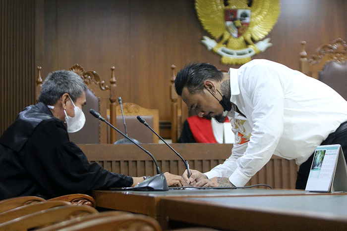 Jerinx SID Bacakan Pledoi saat Sidang Lanjutan Jerinx SID Bacakan Pledoi saat Sidang Lanjutan
