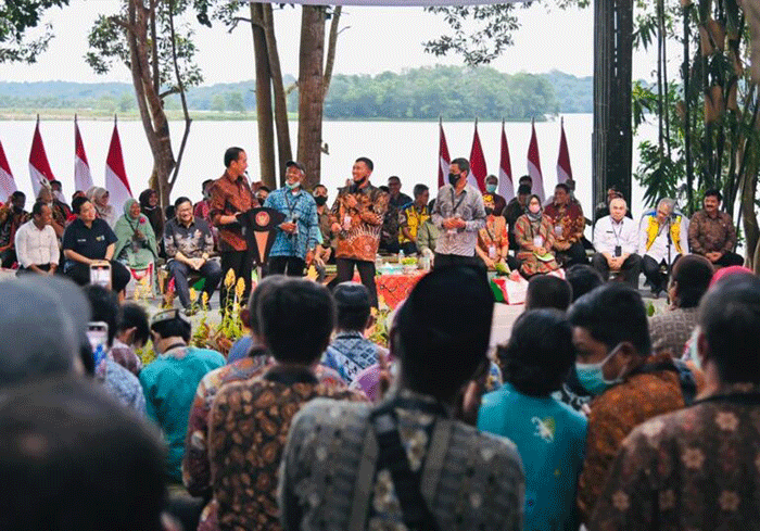 Serahkan Sk Hutan Sosial Dan Tora Presiden Jokowi Manfaatkan Untuk