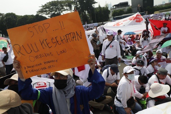 Ratusan Tenaga Medis Unjuk Rasa Di Dpr Tolak Ruu Kesehatan Omnibus Law