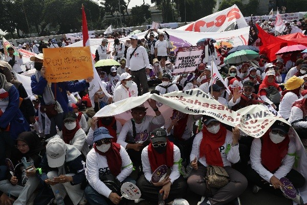 Ratusan Tenaga Medis Unjuk Rasa Di Dpr Tolak Ruu Kesehatan Omnibus Law