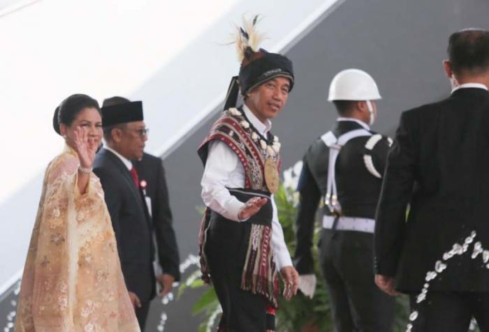 Kenakan Baju Adat Tanimbar Presiden Jokowi Hadiri Sidang Tahunan Mpr