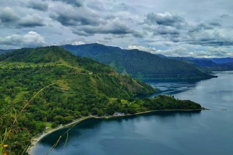Ini Adalah 5 Danau Terdalam di Indonesia