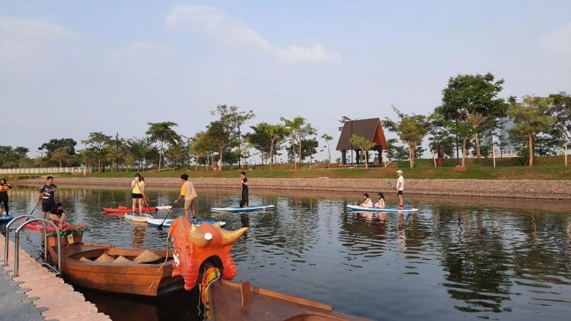 Warga Ibu Kota Nikmati Suasana Tempo dulu di Batavia PIK saat Libur ...