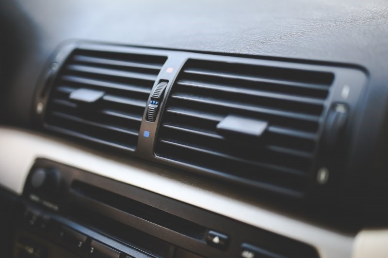 Estimasi Harga Freon AC Mobil Berdasarkan Mereknya