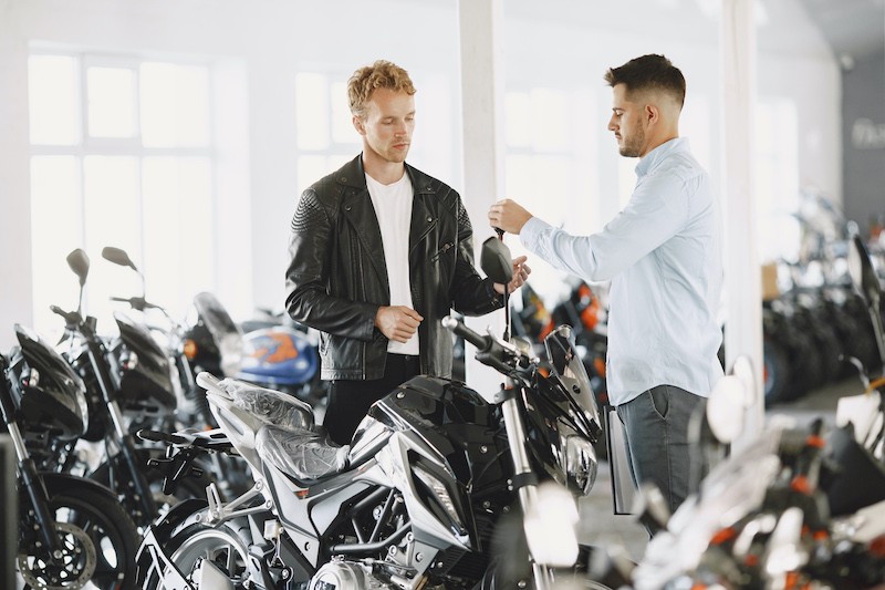 5 Cara Bayar Angsuran Motor Pertama