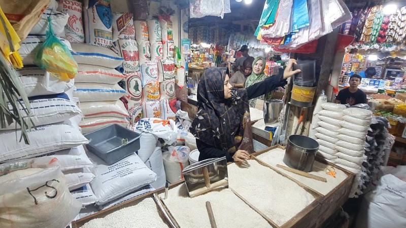 Sidak ke Pasar, Bulog Pede Stok dan Harga Beras-Minyakita Stabil selama ...