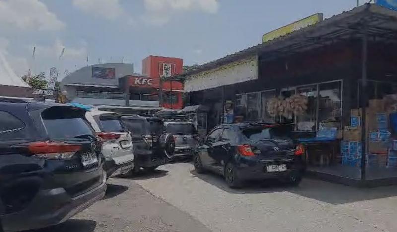 Tol Jakarta-Cikampek Mulai Padat, Rest Area Km 62 Jadi Favorit Pemudik
