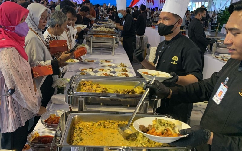Ketupat hingga Opor Ayam Jadi Menu Open House Perdana Prabowo di Istana ...